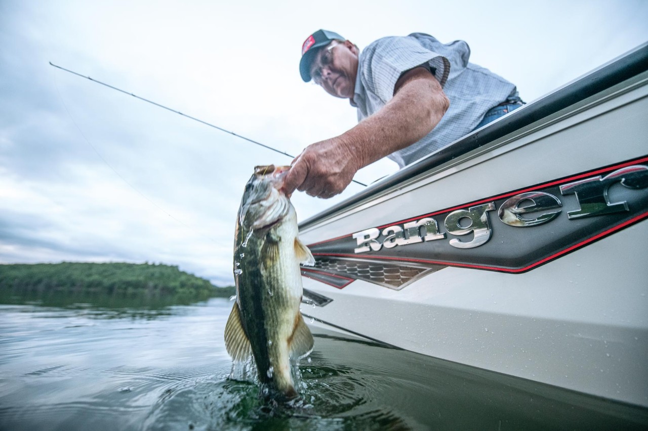 VS1682SC Angler- Ranger Aluminum Deep V Boat