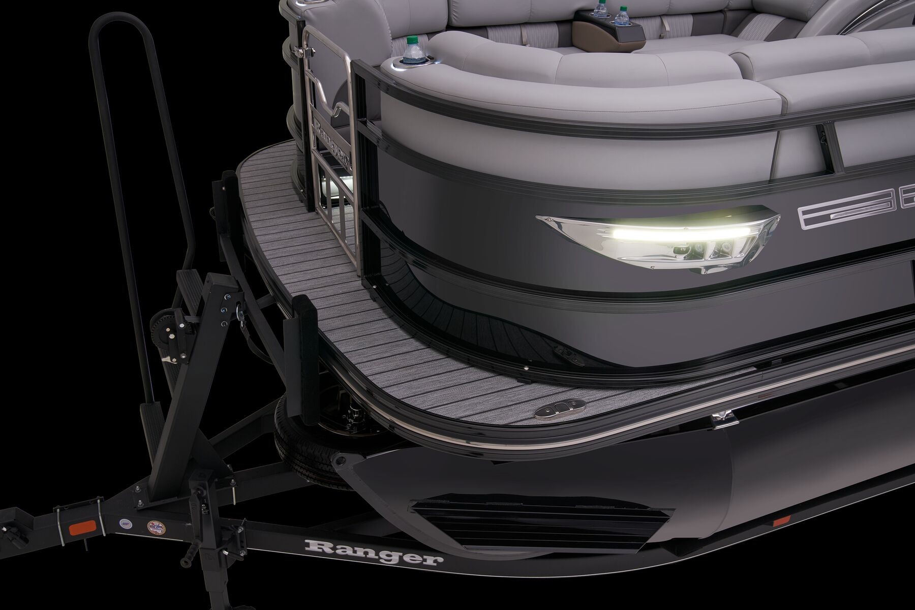 2500LS Luxury Pontoon - Ranger LS Series