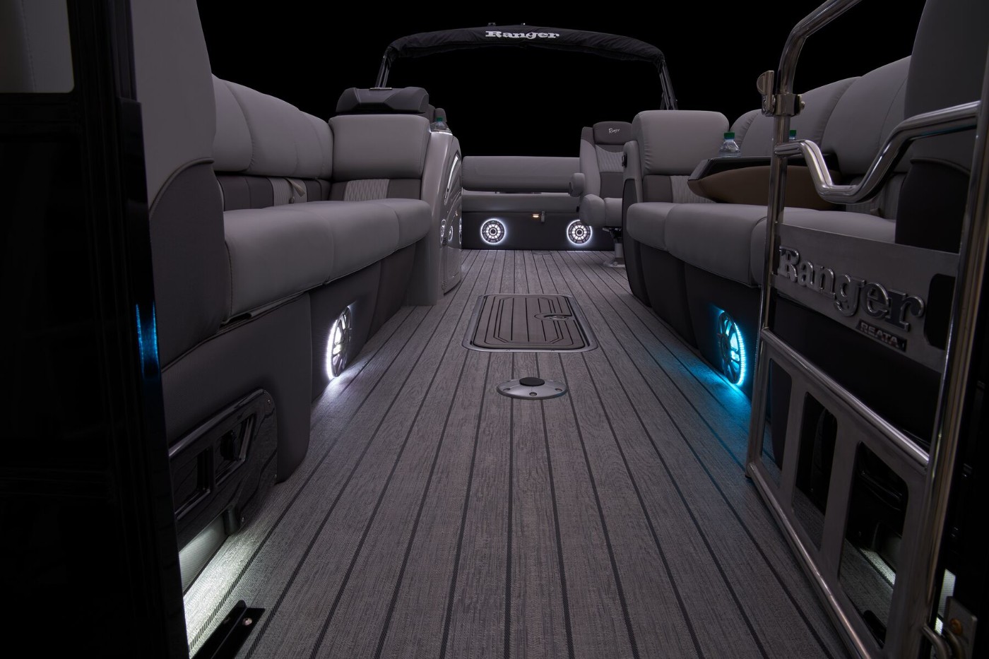 2500LS Luxury Pontoon - Ranger LS Series