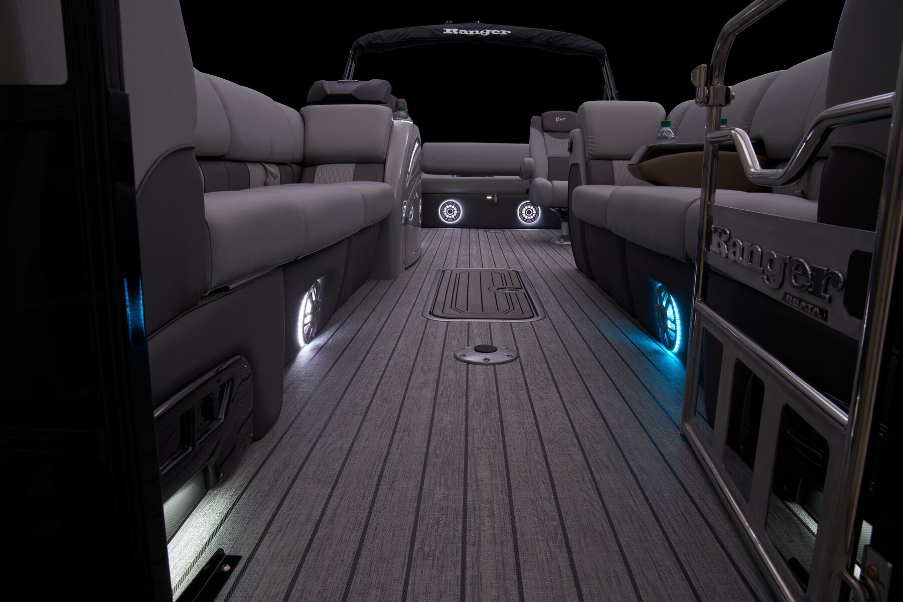 2500LS Luxury Pontoon - Ranger LS Series